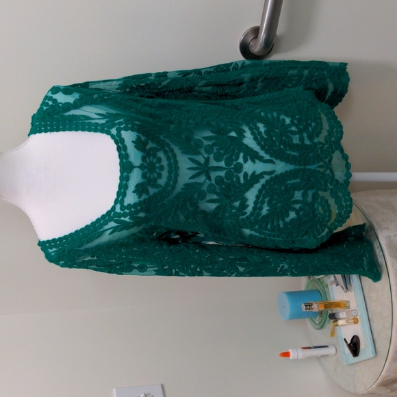 Simply Couture | Tops | Simply Couture Xl Lace Kelly Green Bell Sleeved ...